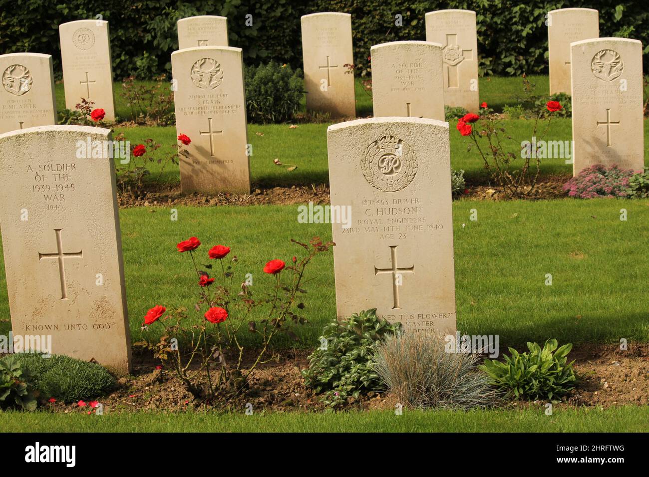World war 2 soldier grave hi-res stock photography and images - Alamy