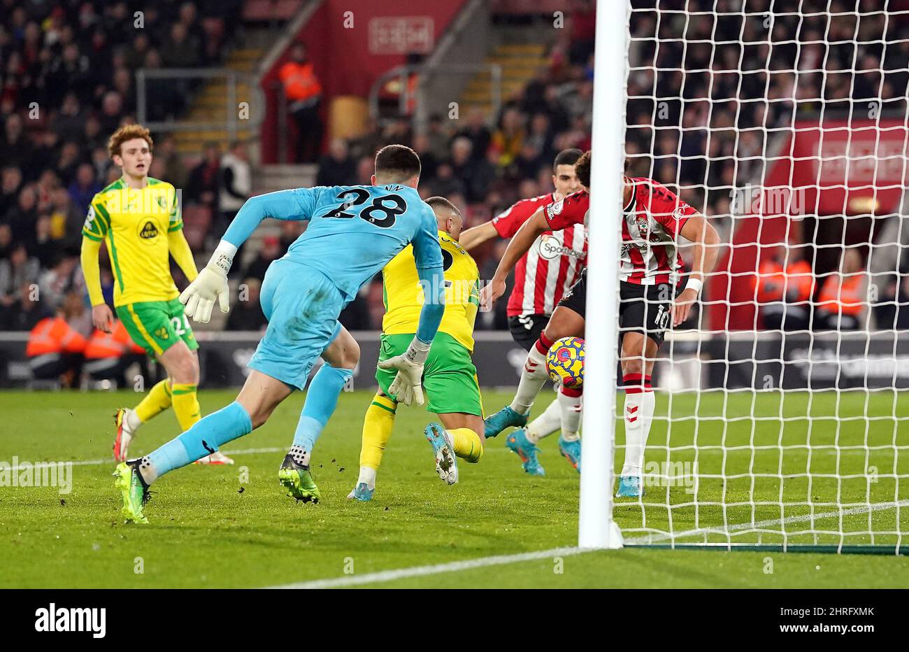 Che adams southampton 2022 hi-res stock photography and images - Alamy