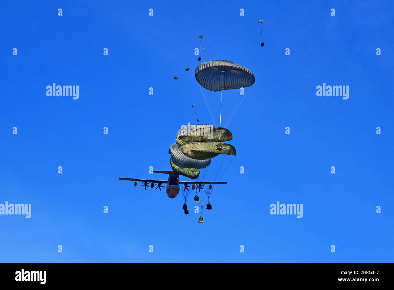 Pordenone, Italy. 16th Feb, 2022. U.S. Army jumpmasters assigned to the ...