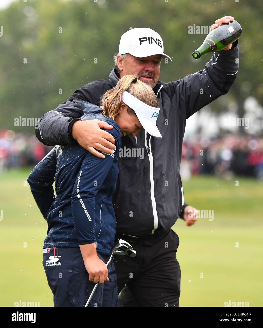 Canada's Brooke Henderson celebrates her win with her father Dave ...
