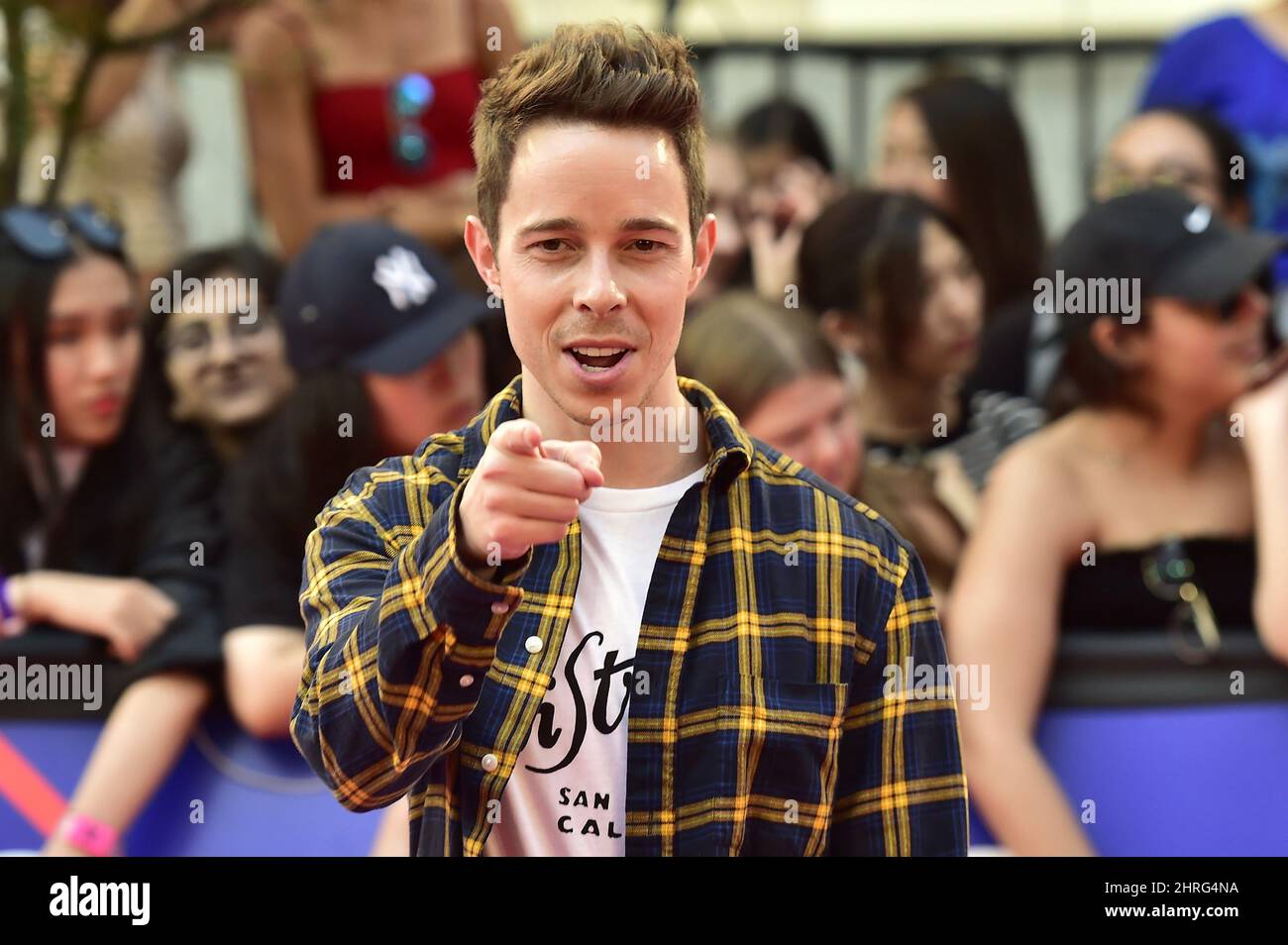 Dan Talevski arrives on the red carpet at the iHeartRadio MMVAs in ...