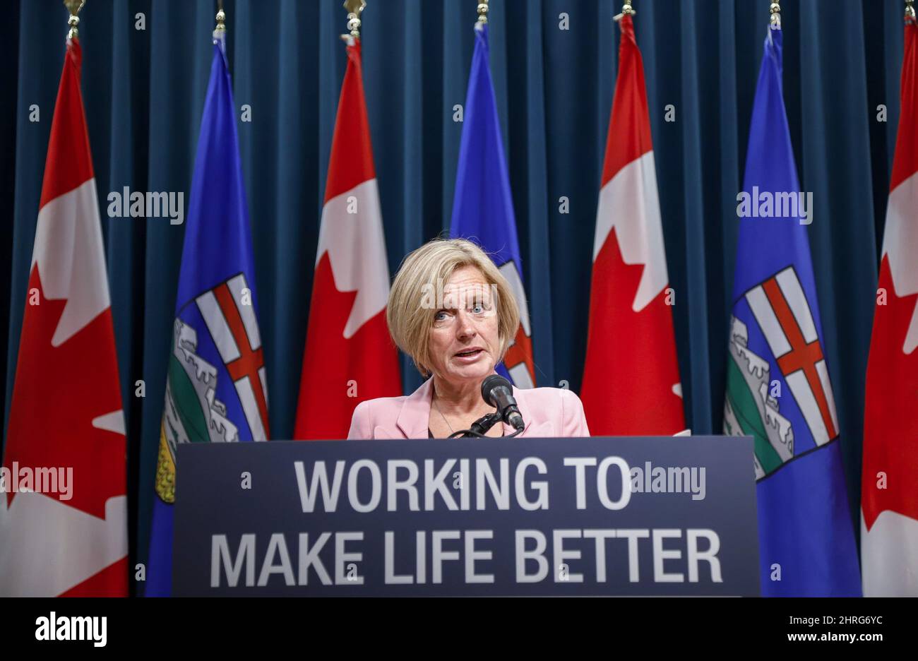 Alberta Premier Rachel Notley discusses pipeline expansion with ...