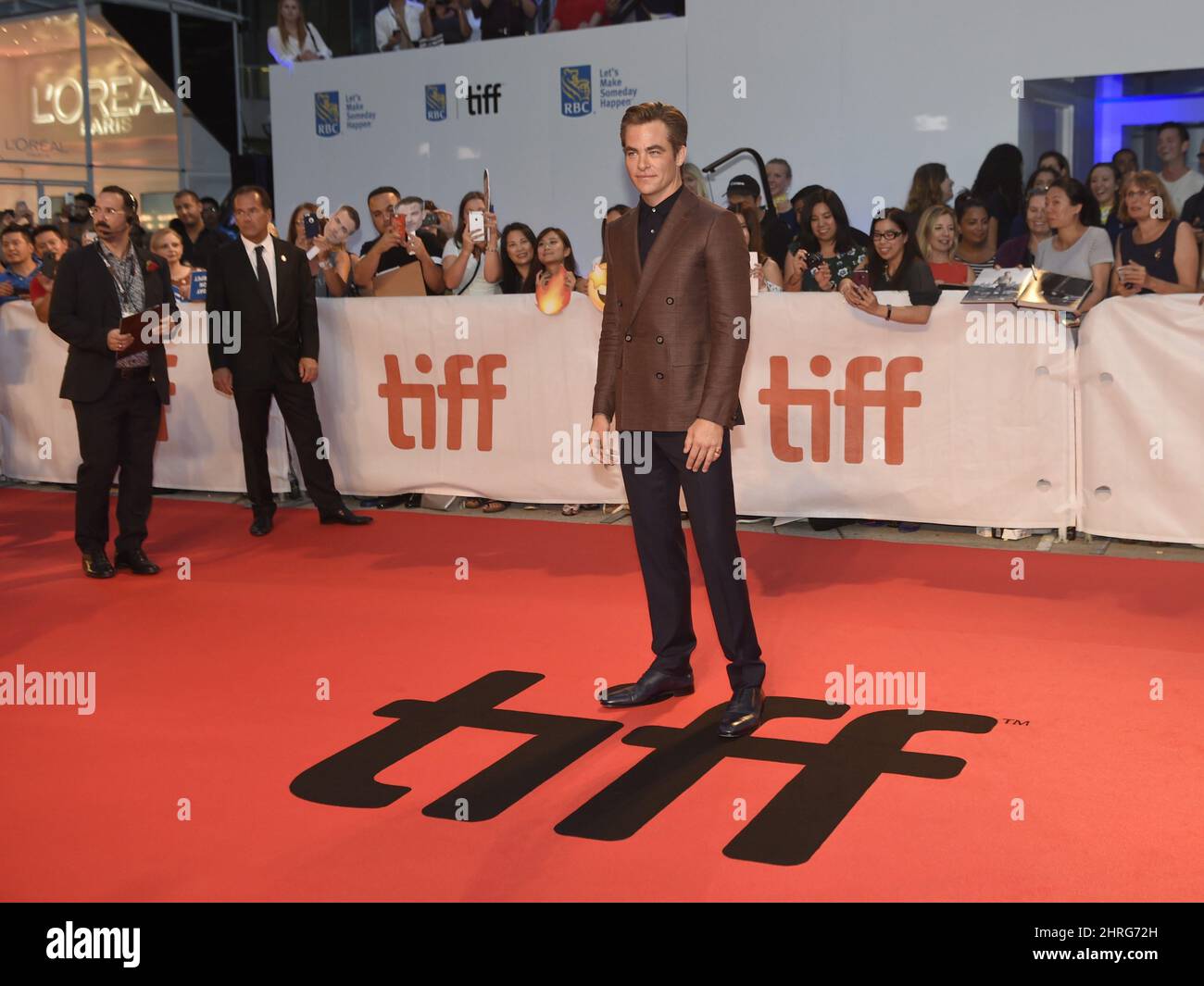 Actor Chris Pine poses for photographs on the red carpet after arriving ...
