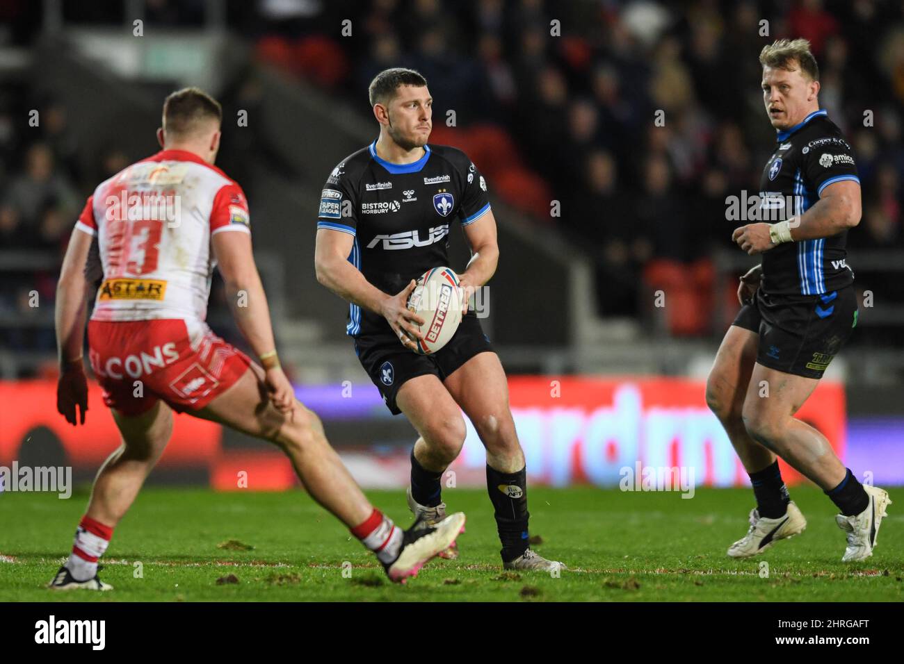 Brad Walker #21 of Wakefield Trinity looks for a way past Morgan ...