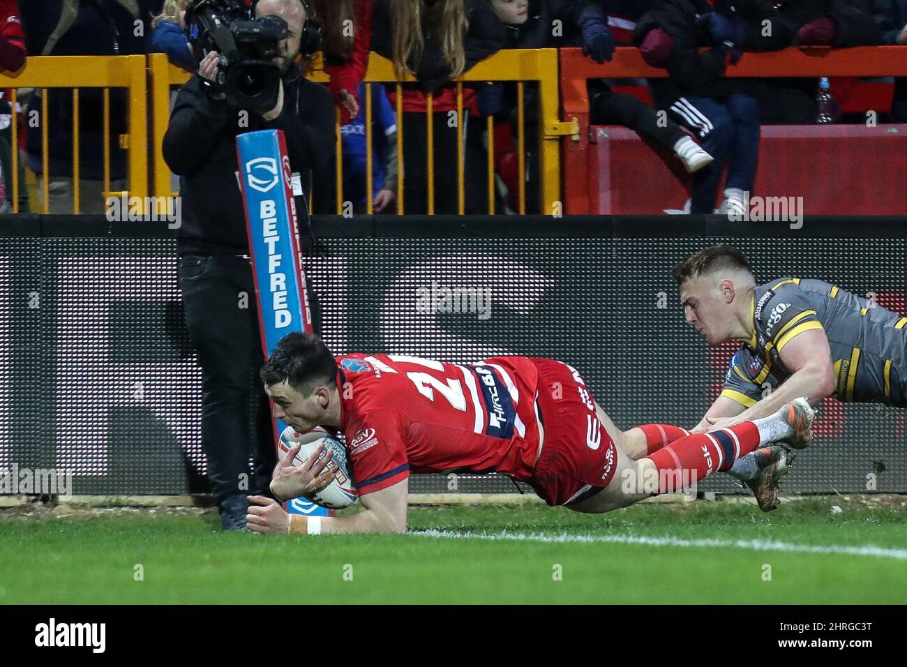 Sam Wood #24 of Hull KR goes over for a try Stock Photo - Alamy