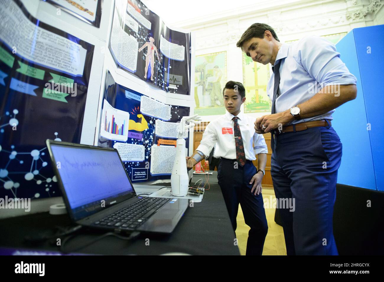 Wendell Sta Maria shows Justin Trudeau, Prime Minister of Canada, how ...