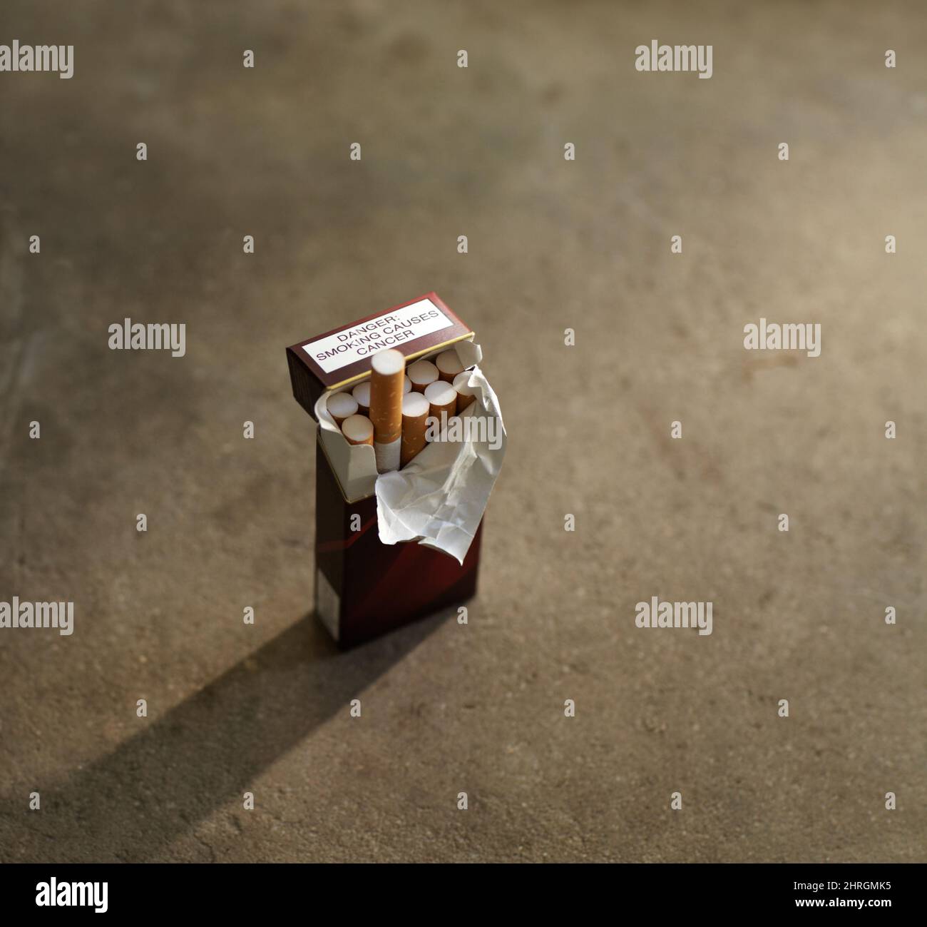 Cigarette box hi-res stock photography and images - Alamy