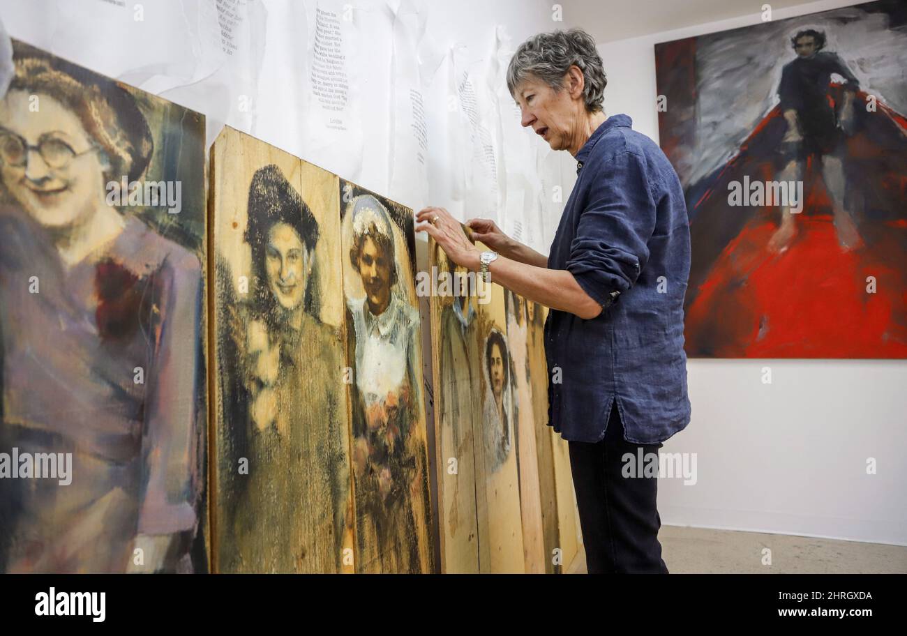 Artist Bev Tosh, the daughter of a Royal New Zealand Air Force pilot ...