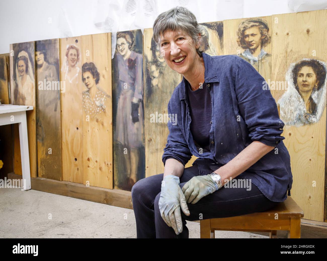 Artist Bev Tosh, the daughter of a Royal New Zealand Air Force pilot ...