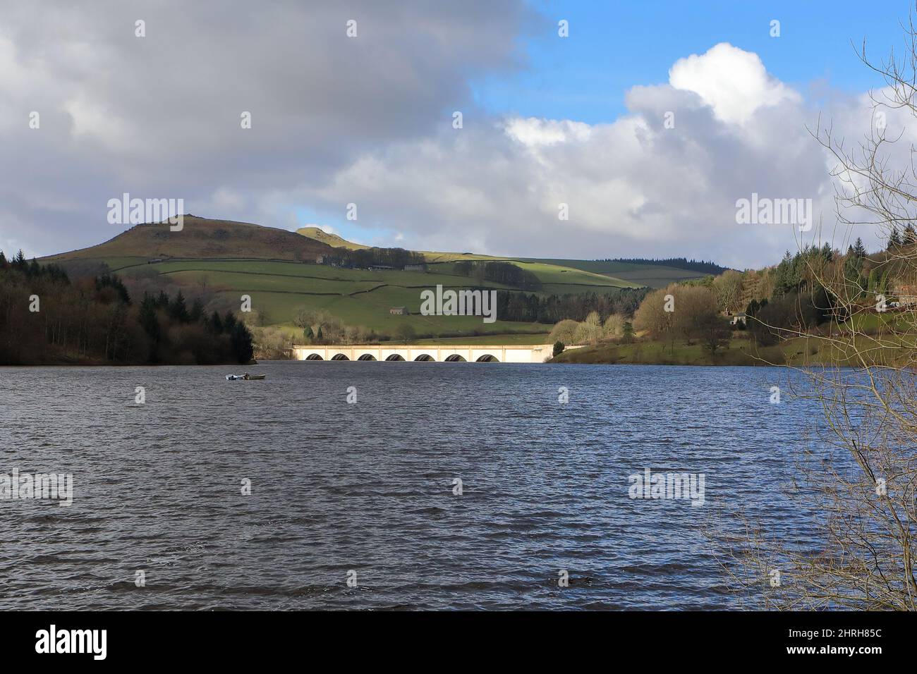 The Ashopton Viaduct viewed from the A6013 bathed in sunlight Stock ...