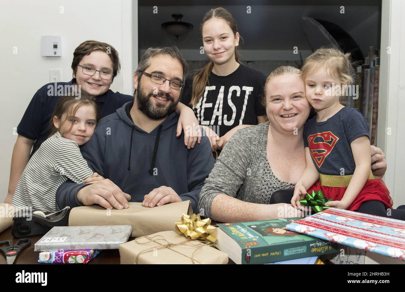 Gabriel Delisle and partner Amelie Auclair wrap Christmas gifts with ...