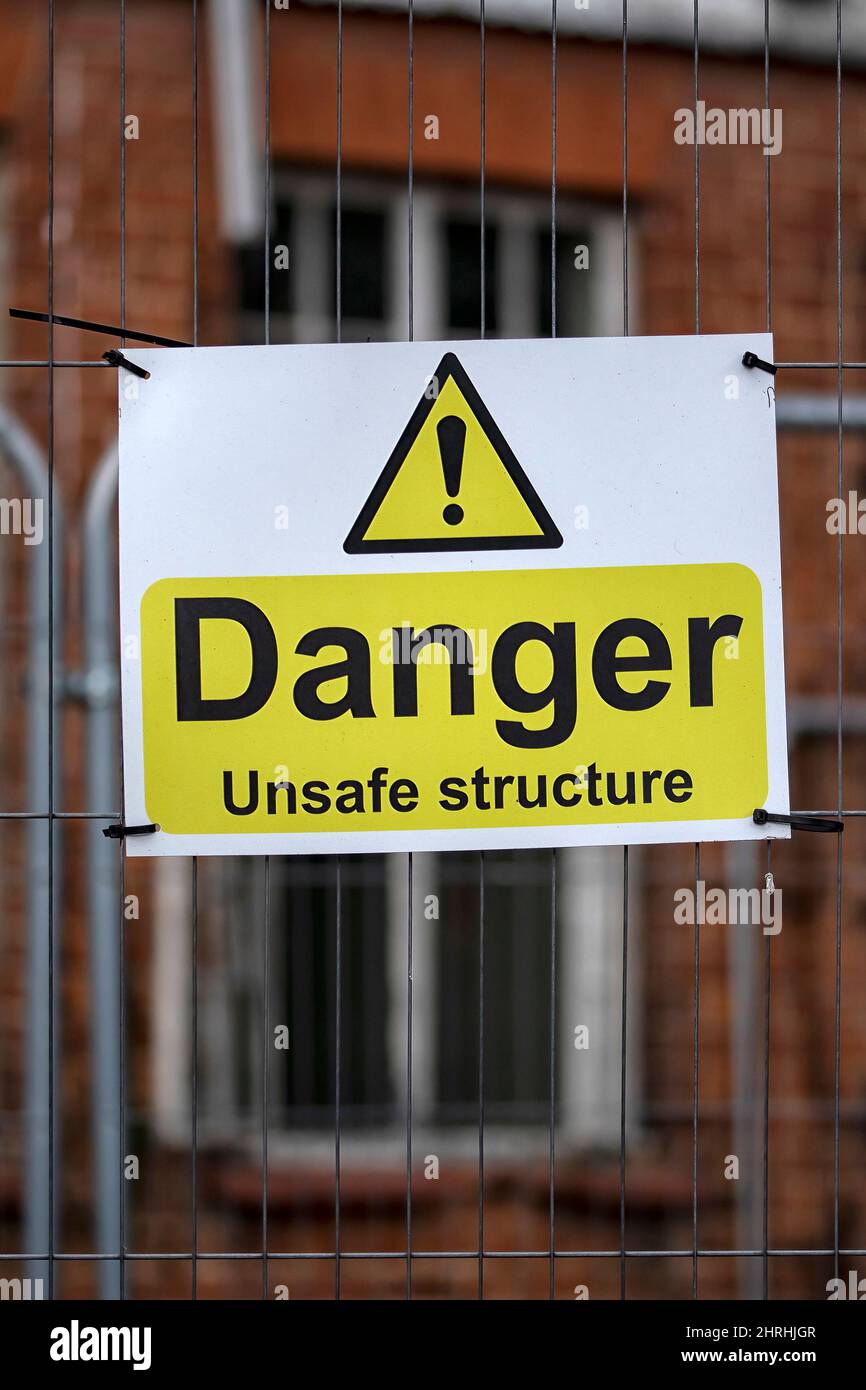 Danger unsafe building sign hi-res stock photography and images - Alamy