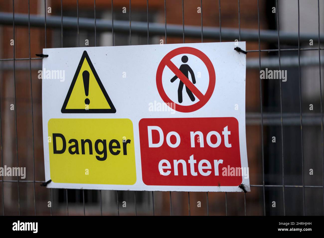 Danger unsafe building sign hi-res stock photography and images - Alamy