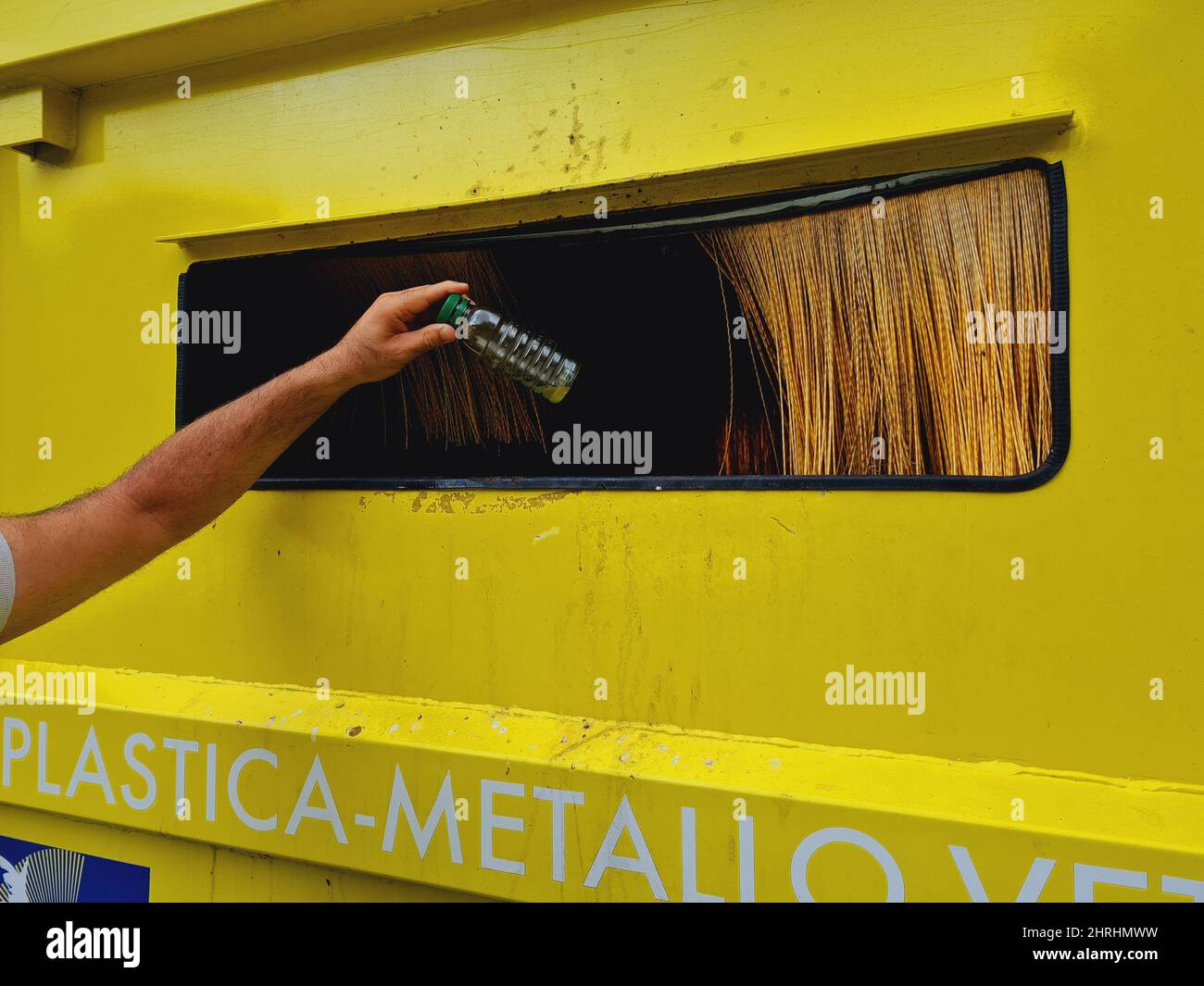 Throwings hi-res stock photography and images - Alamy