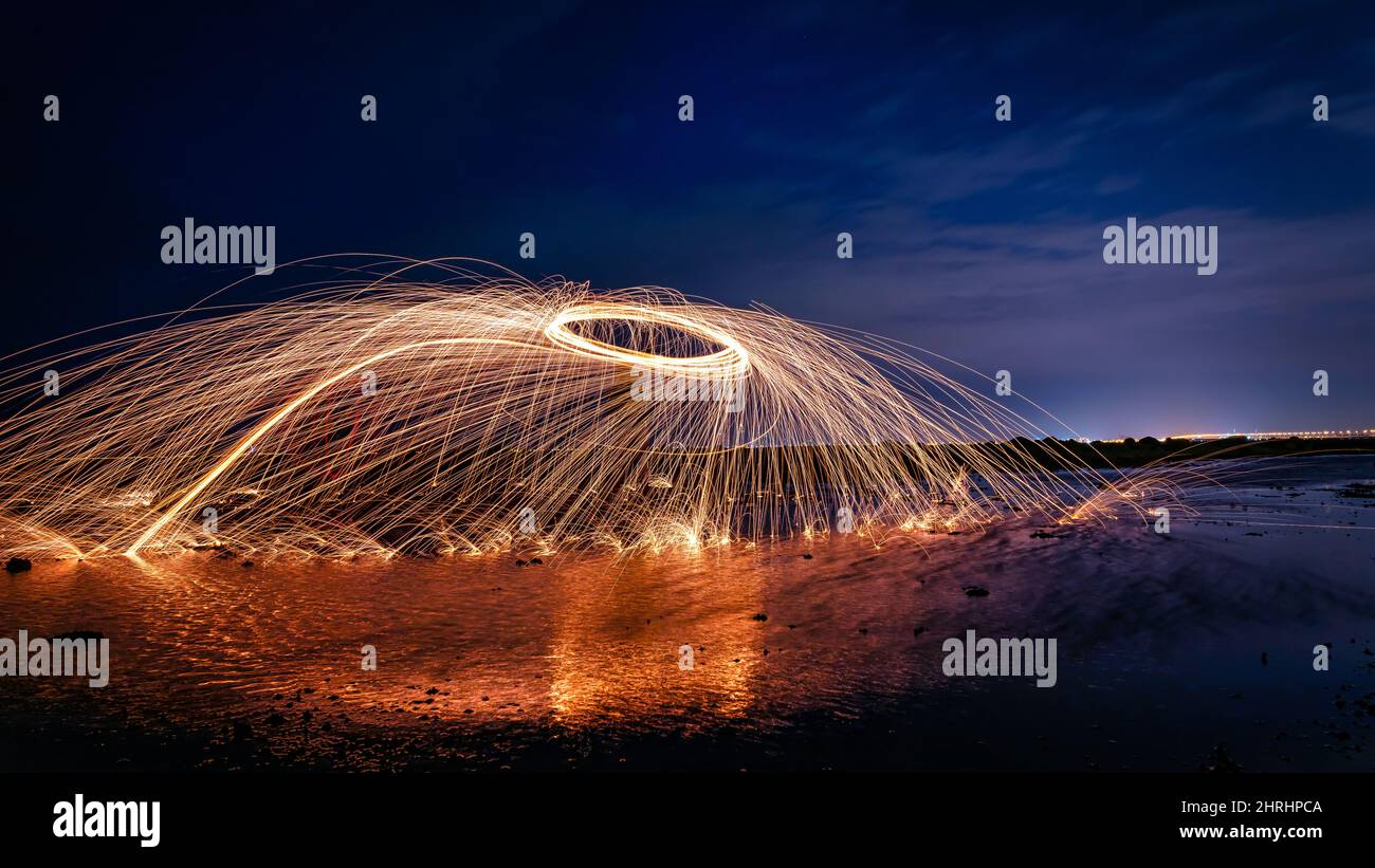 Circular wire hi-res stock photography and images - Alamy