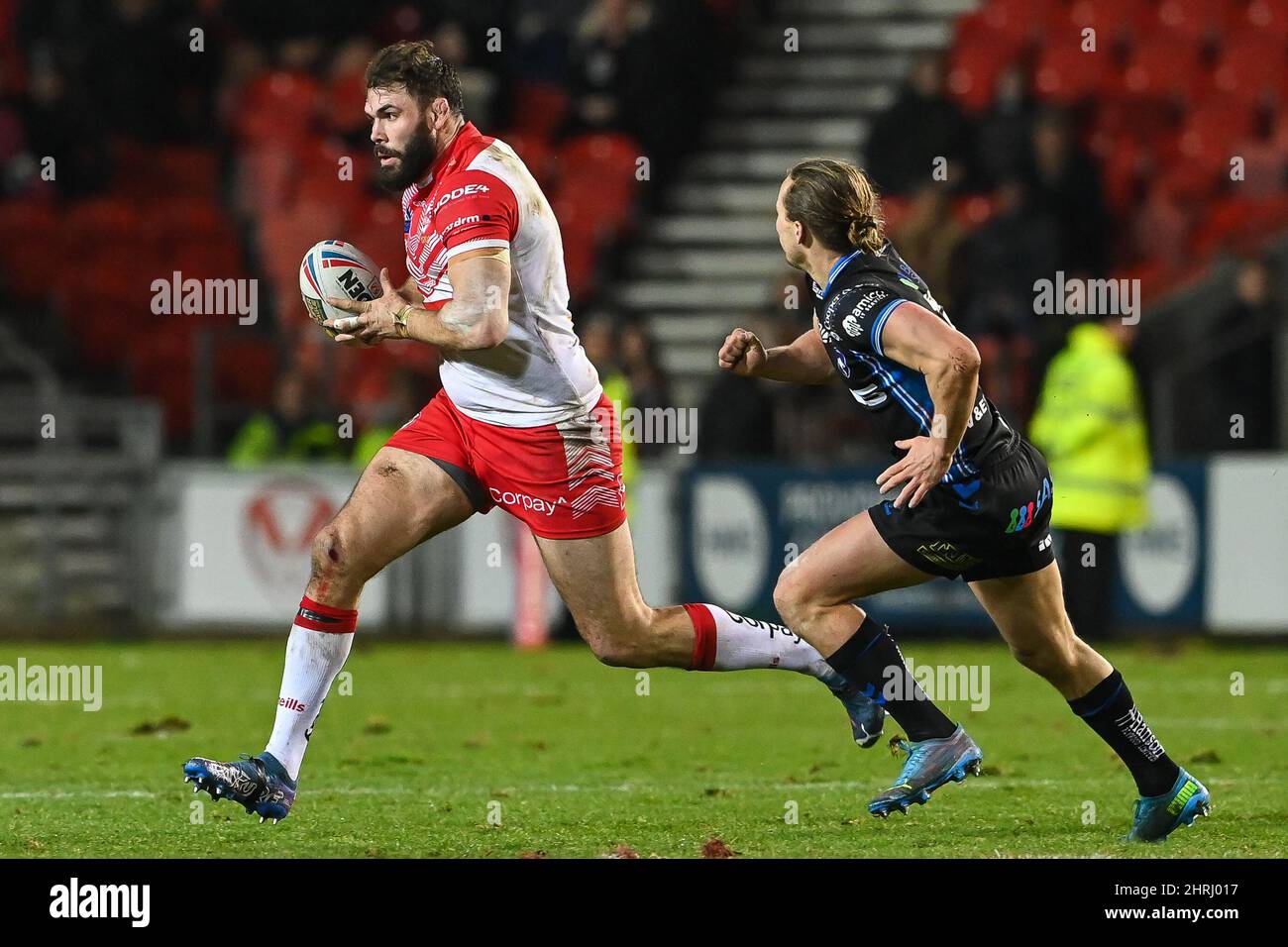 Alex Walmsley #8 of St Helens makes a break Stock Photo - Alamy
