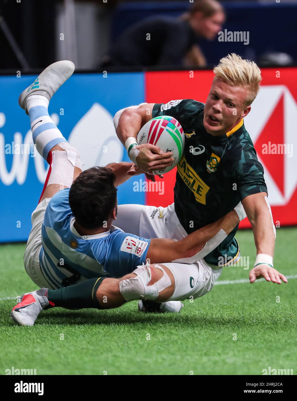 South Africa's JC Pretorius (6) runs the ball against Argentina's ...