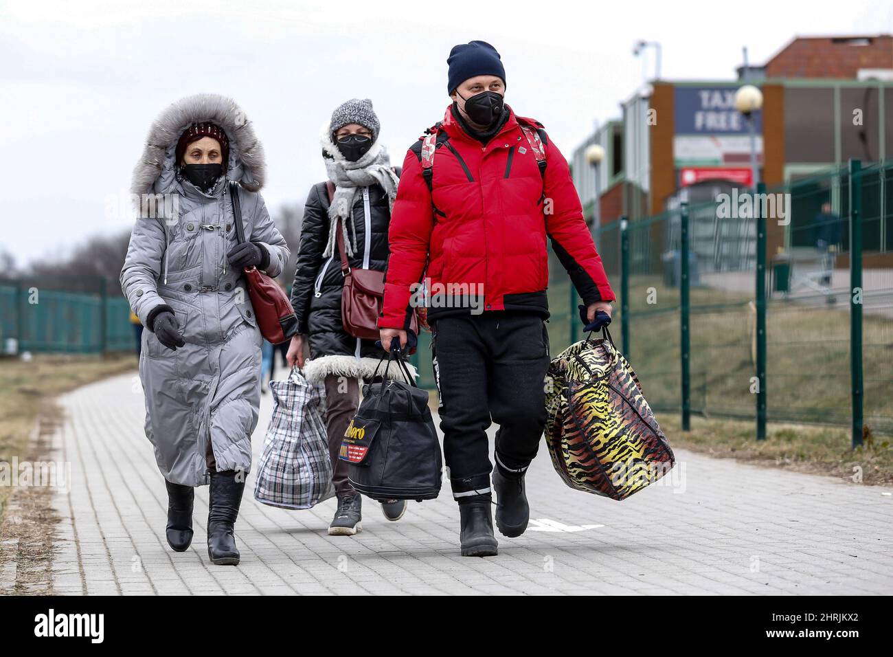 Medyka, Poland. 25th Feb, 2022. A Ukrainian family seen walking through ...