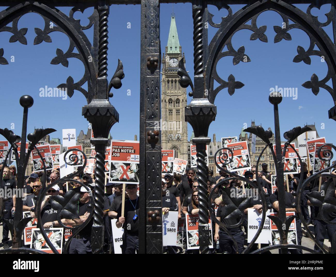 Prison guards demonstrate on Parliament Hill to protest the prison ...