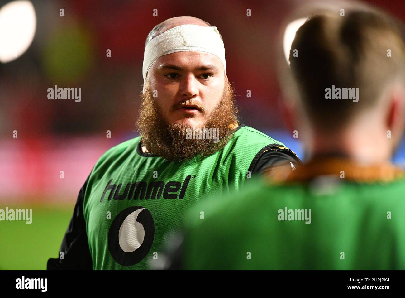 Bristol, UK. 25th Feb, 2022. Pieter Scholtz of Wasps RFC warming up ...