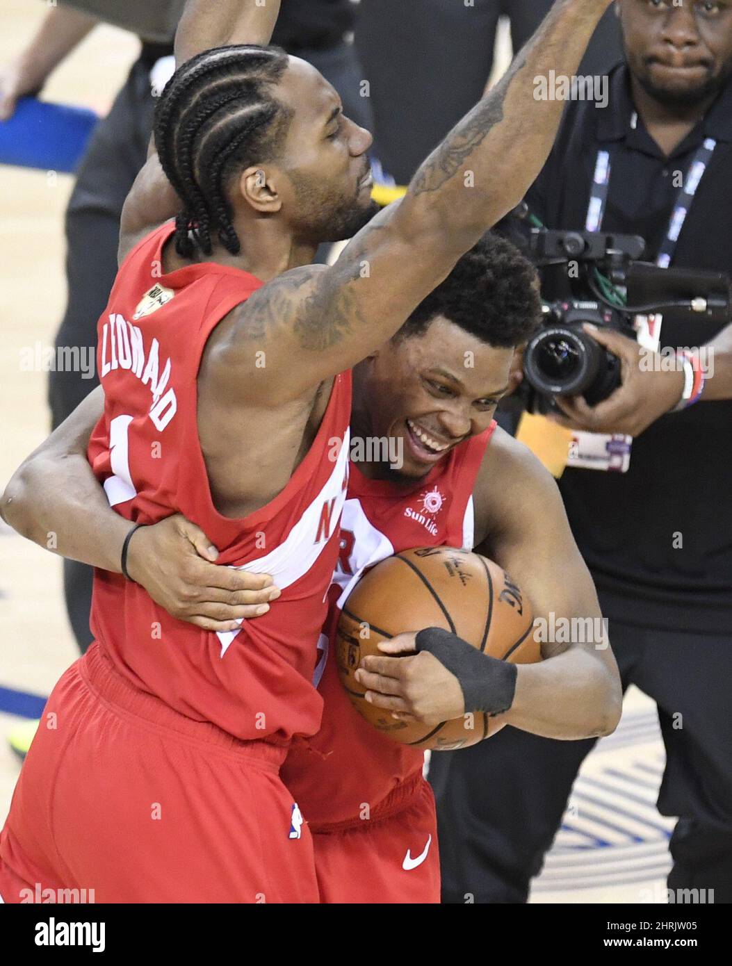 Toronto Raptors forward Kawhi Leonard (2) and Toronto Raptors guard ...