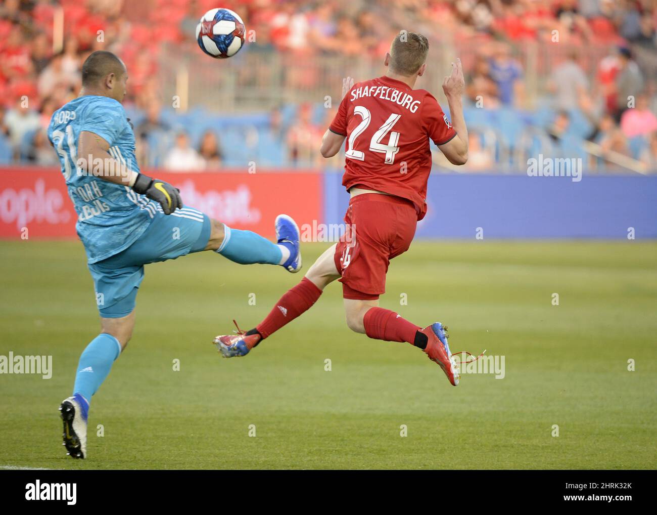 New york red bulls goalkeeper luis robles 31 hi-res stock photography ...