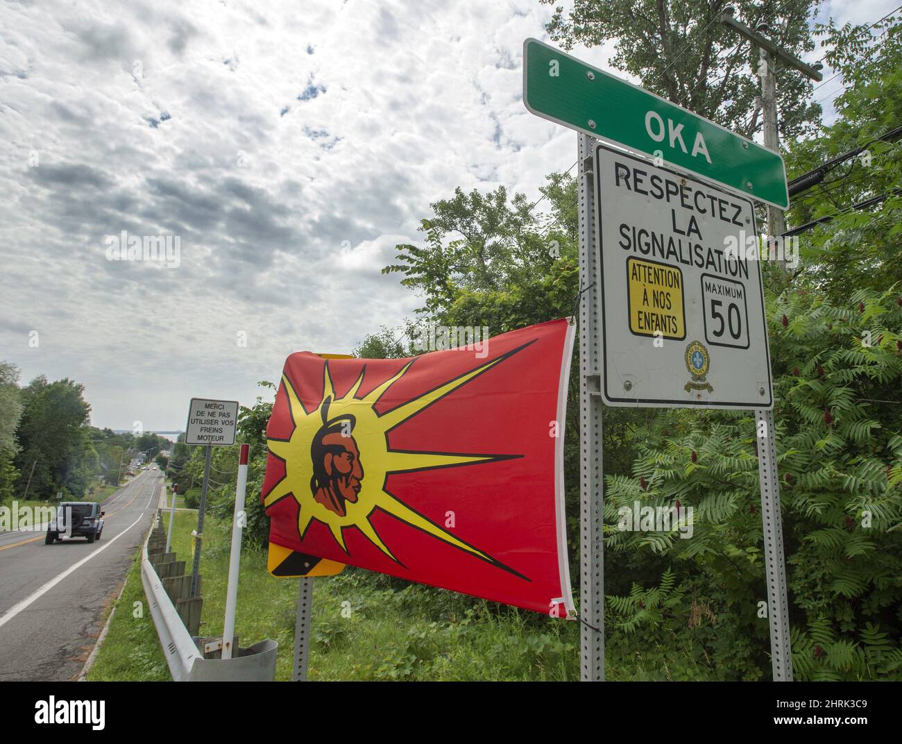 Mohawk flags are placed at the border of the Kanasatake Mohawk ...