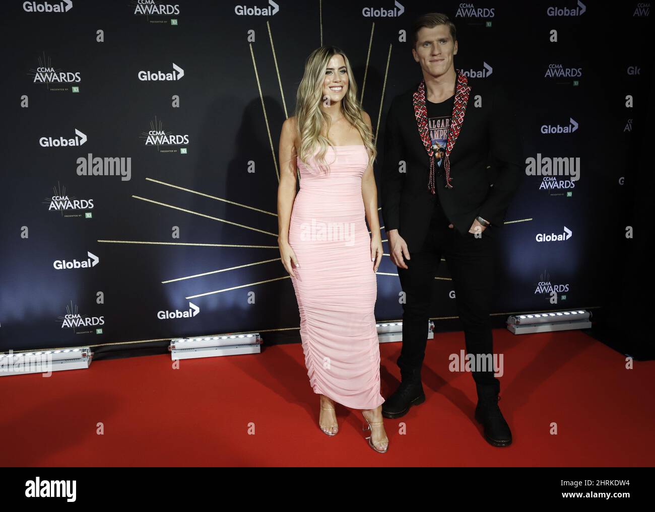 The Reklaws pose on the red carpet at the Canadian Country Music Awards ...