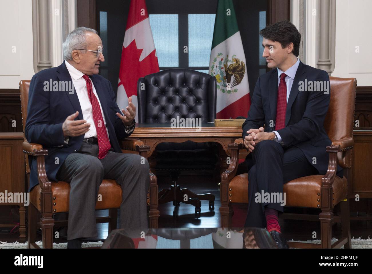 Prime Minister Justin Trudeau listens to Mexican Undersecretary for ...