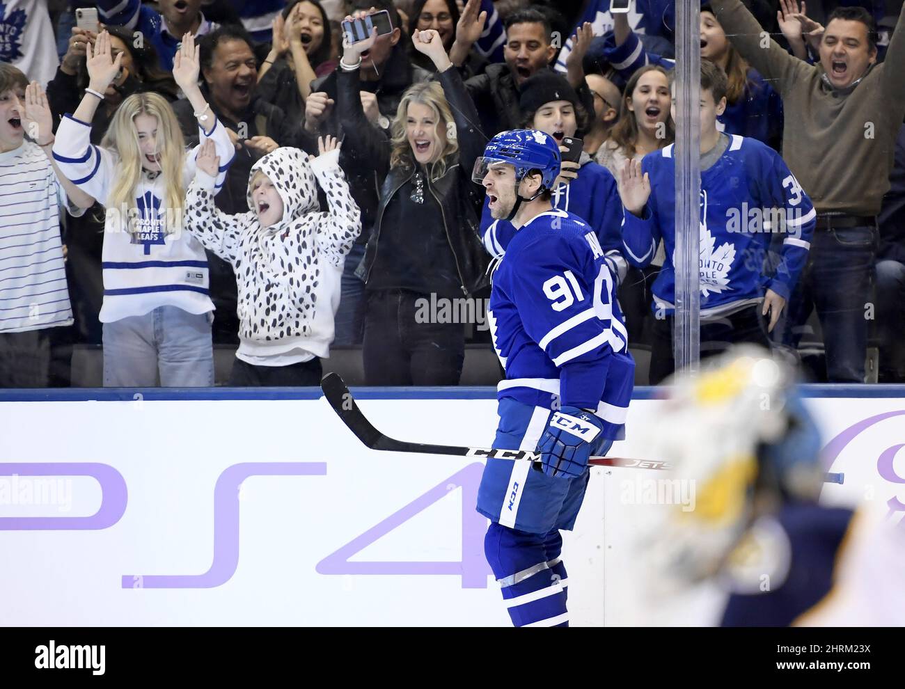 Toronto Maple Leafs centre John Tavares (91) celebrates his game ...