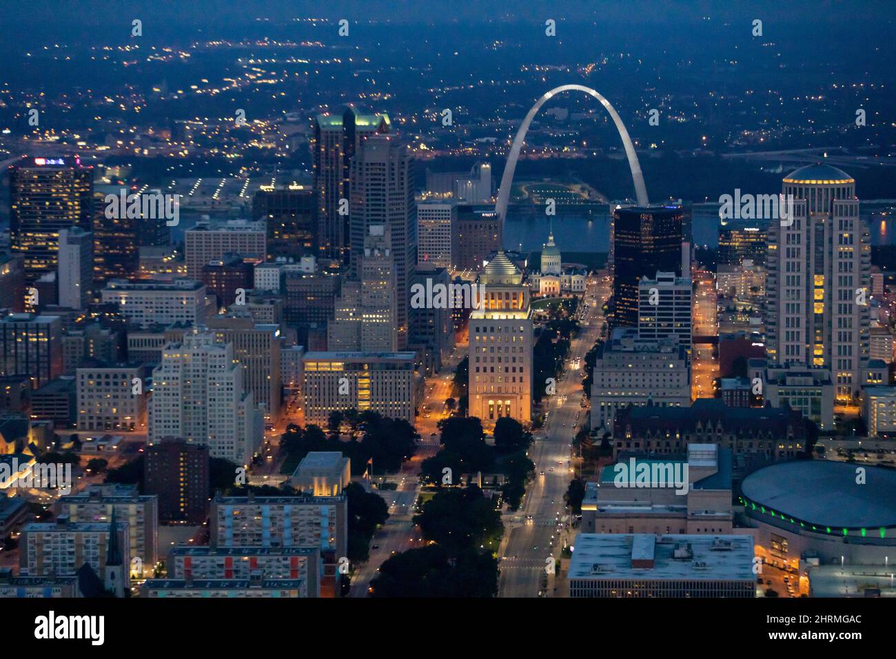 Night scenery of St. Louis Missouri Gateway Arch Skyline in Washington ...