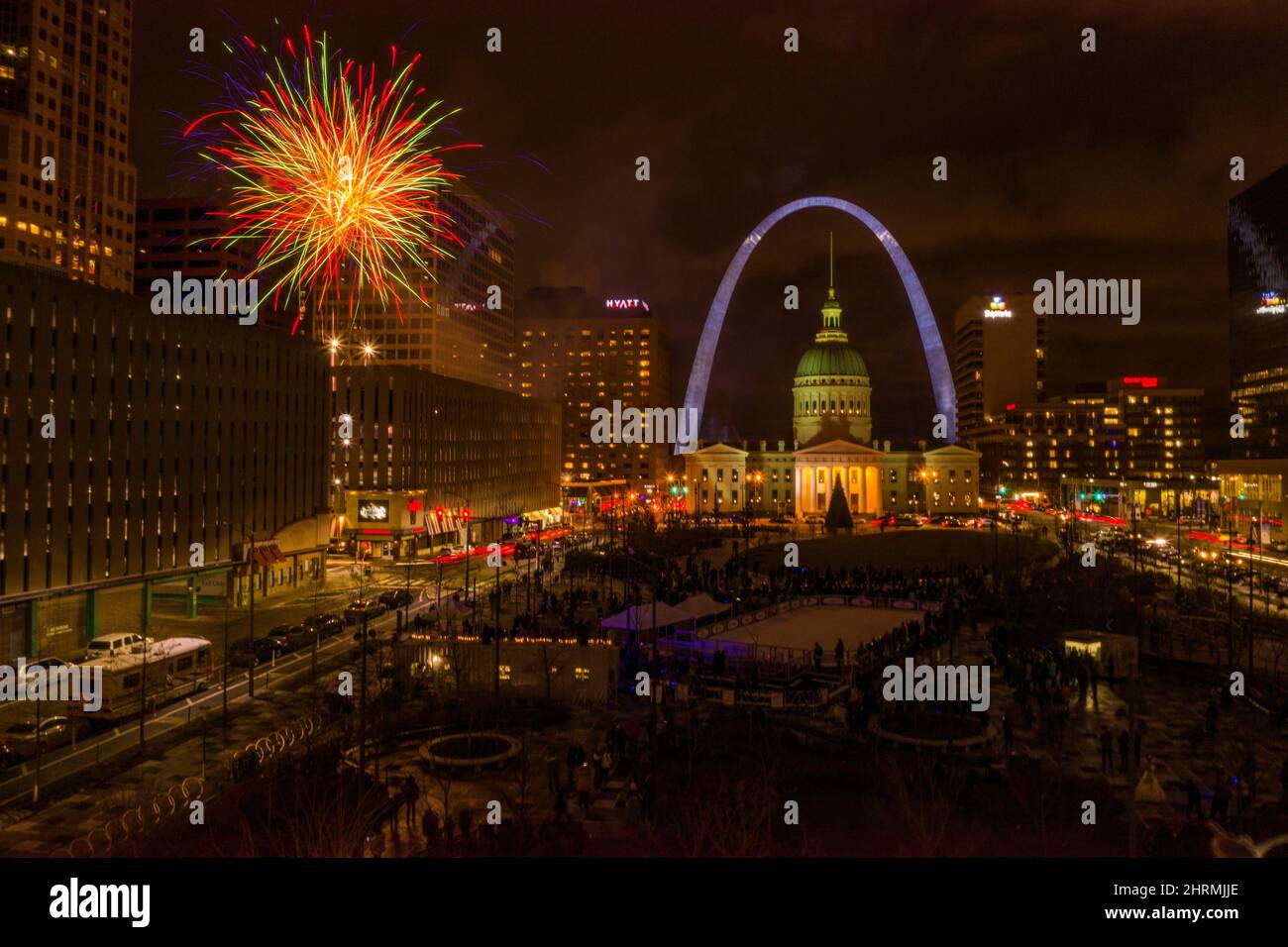 St. Louis Missouri Gateway Arch New Years Eve Fireworks Stock Photo - Alamy