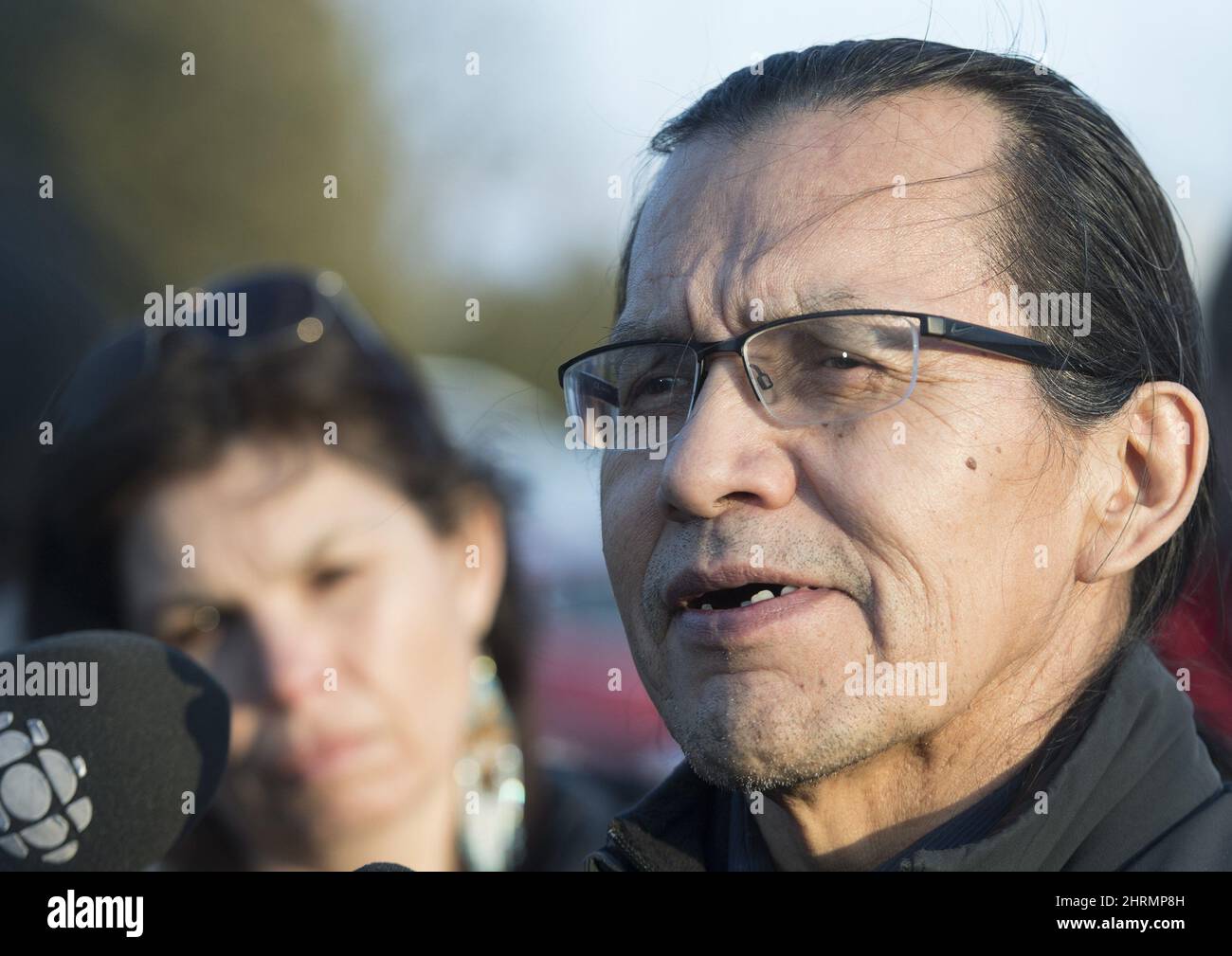 Chief Woos Frank Alec Speaks To Reporters During A Meeting Between Wetsuweten Hereditary 3204