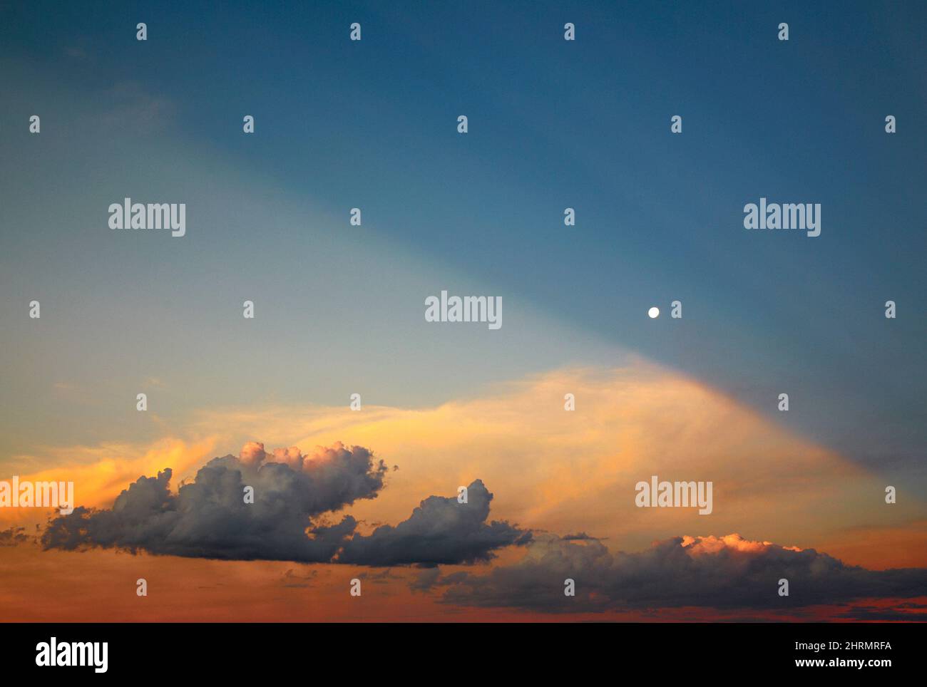Sunlight illuminating moon hi-res stock photography and images - Alamy