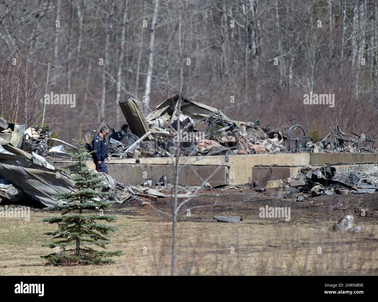 House destroyed by fire hi-res stock photography and images - Alamy