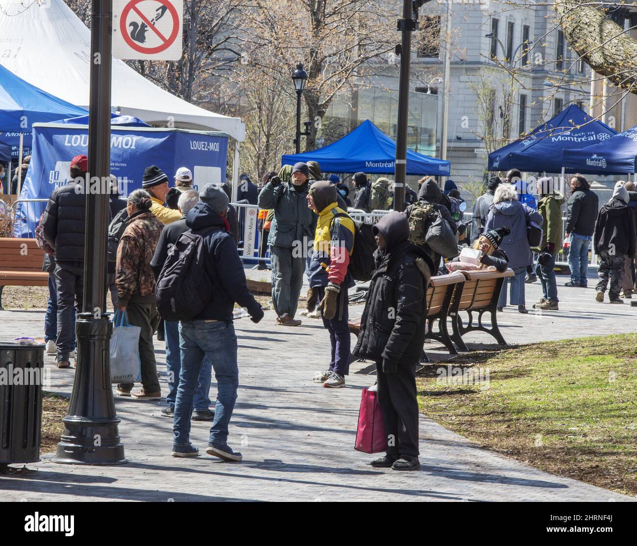 Homeless food line hi-res stock photography and images - Alamy