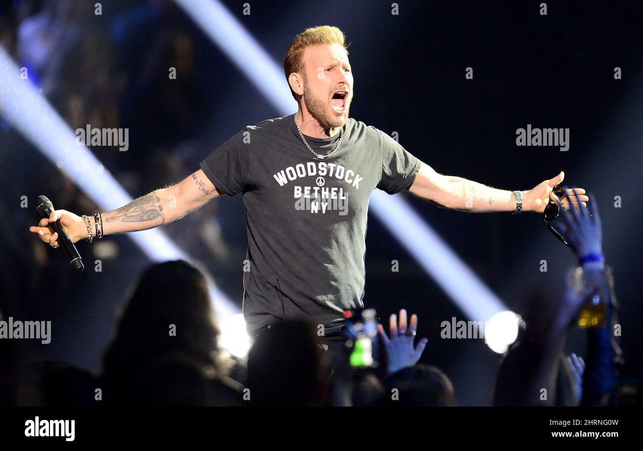Canadian Music Hall of Fame inductee Corey Hart performs at the Juno ...