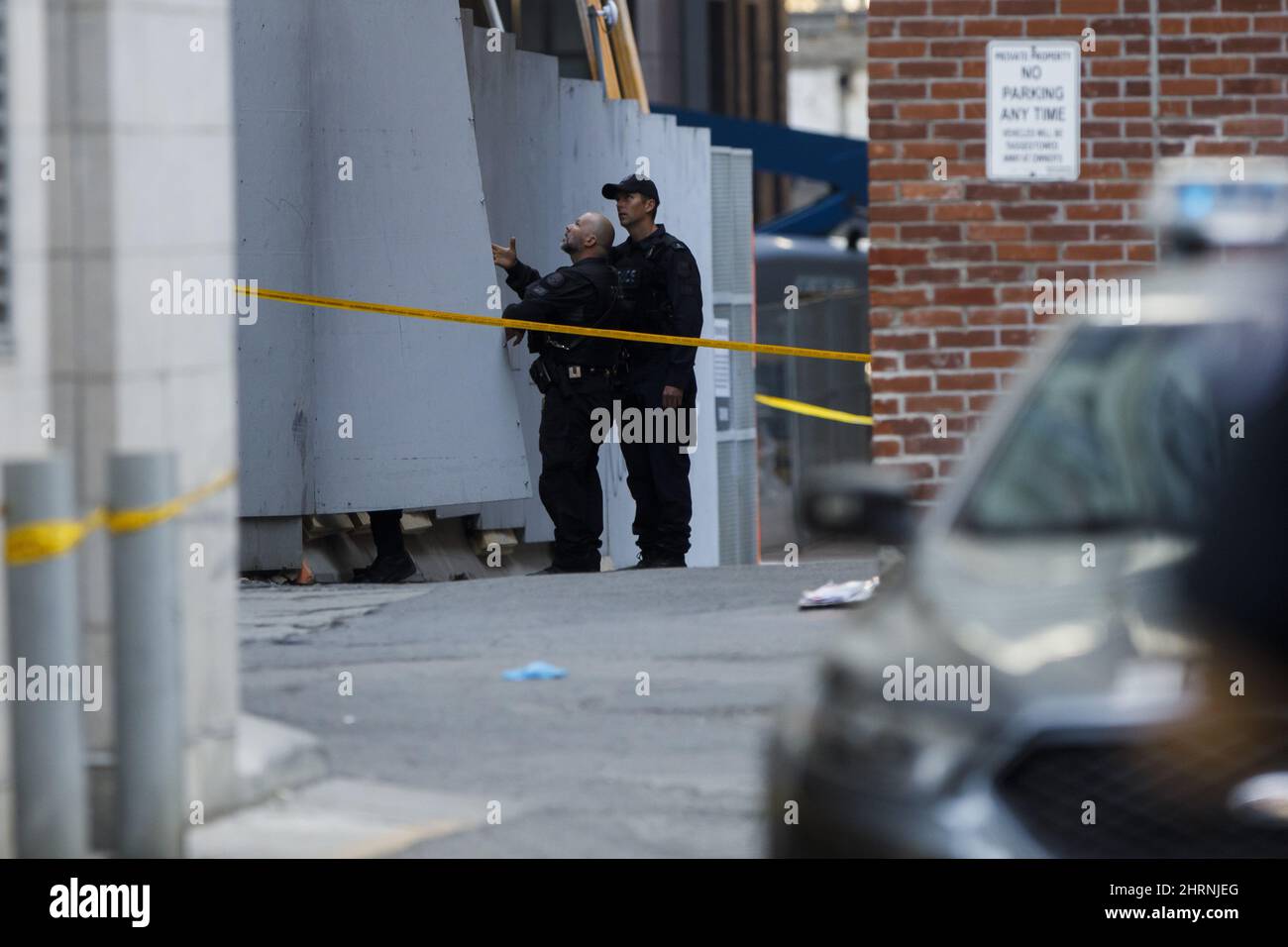 Toronto Police work the scene of a shooting in downtown Toronto ...