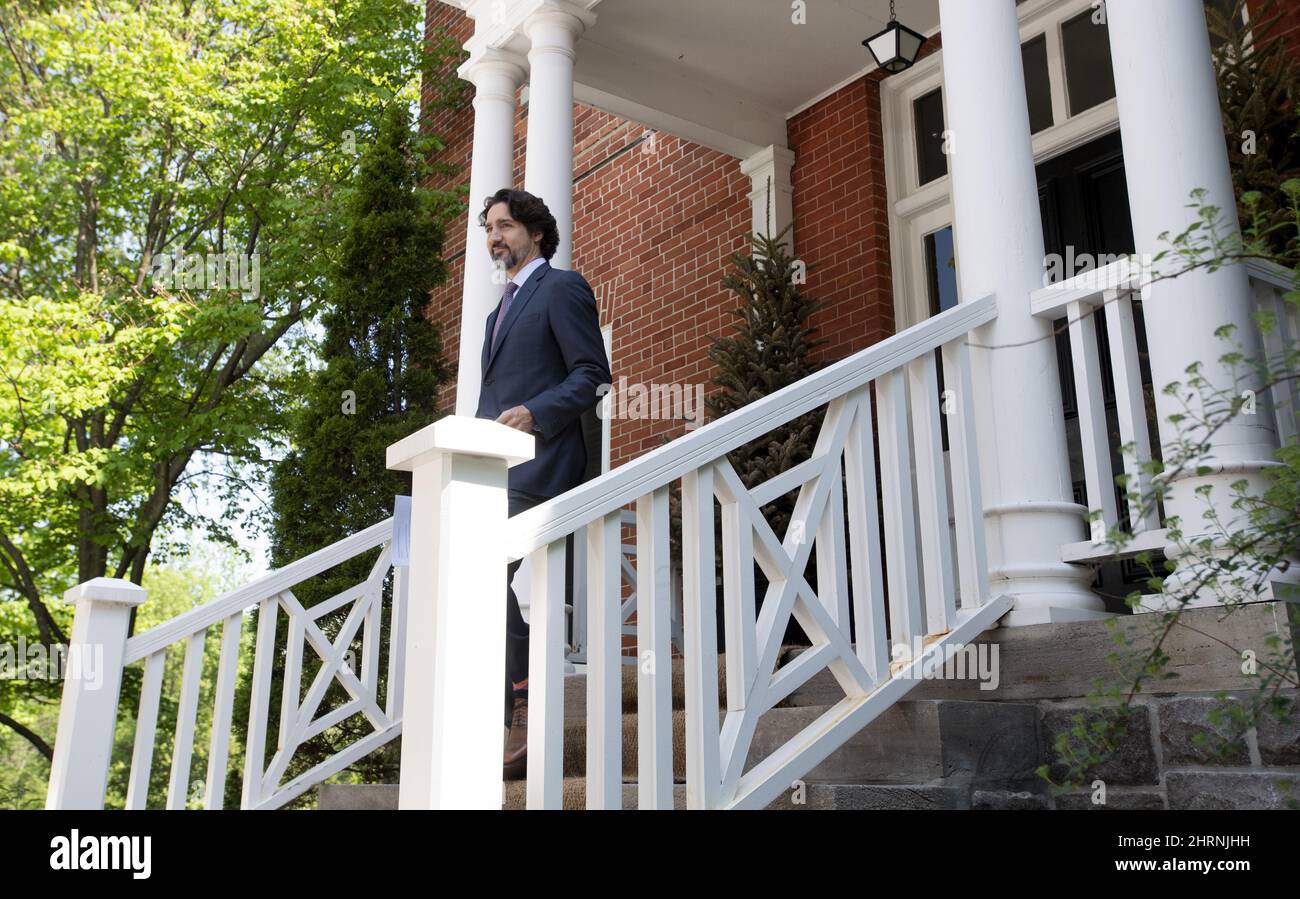 Prime Minister Justin Trudeau steps out of Rideau Cottage for a news ...