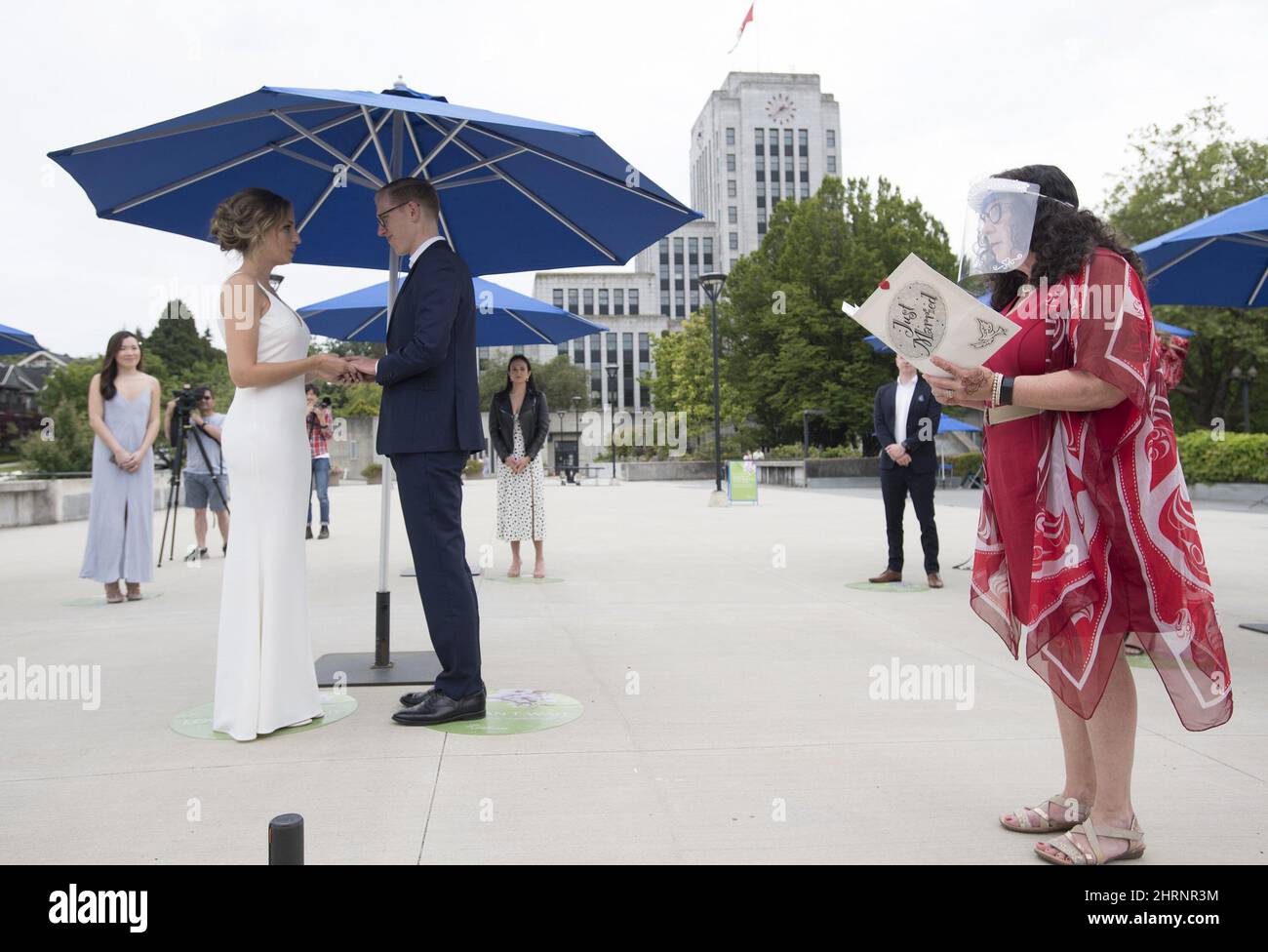 Wedding Commissioner Ruth Lipton, wearing a protective face shield ...