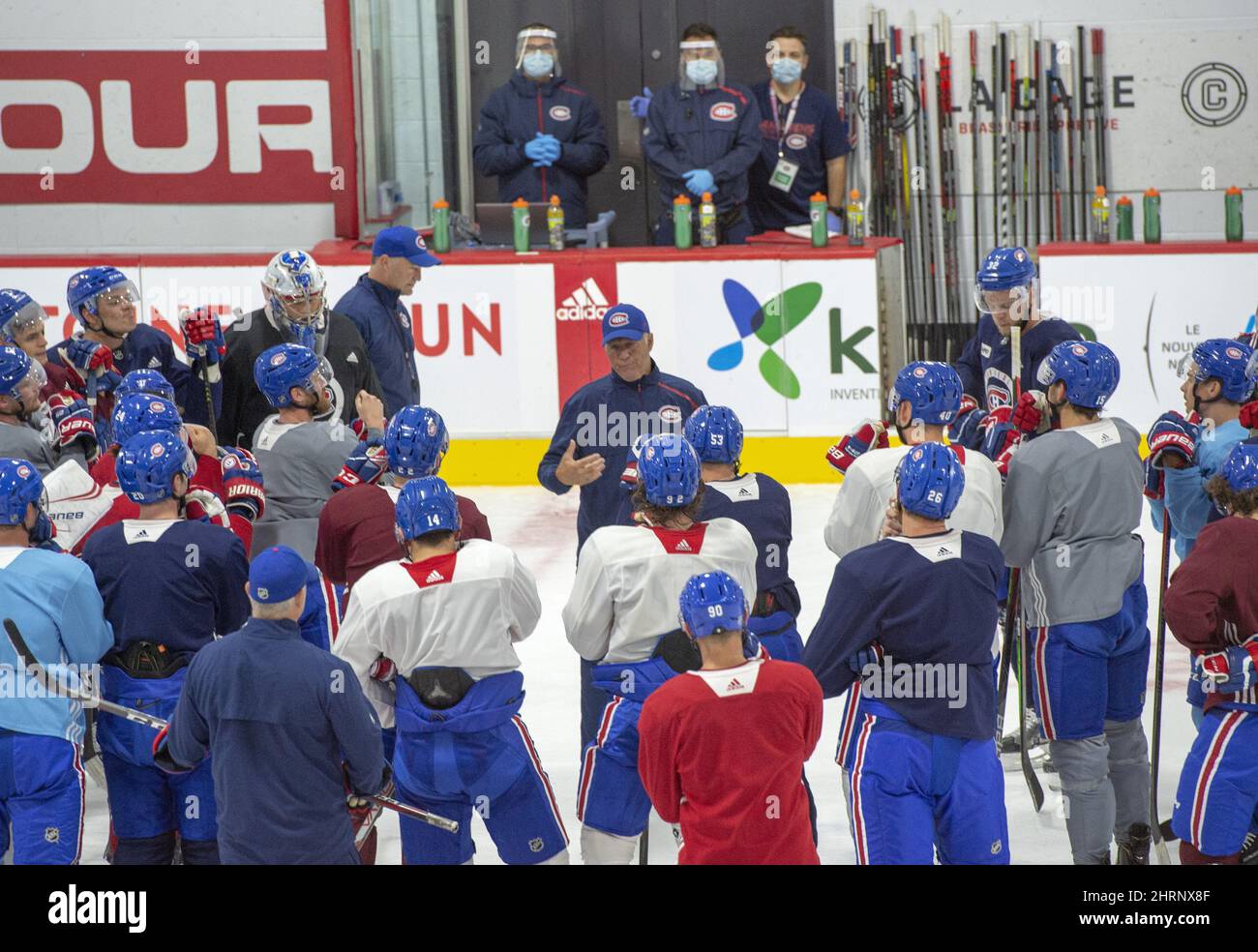 Montreal Canadiens head coach Claude Julien speaks to his players after ...