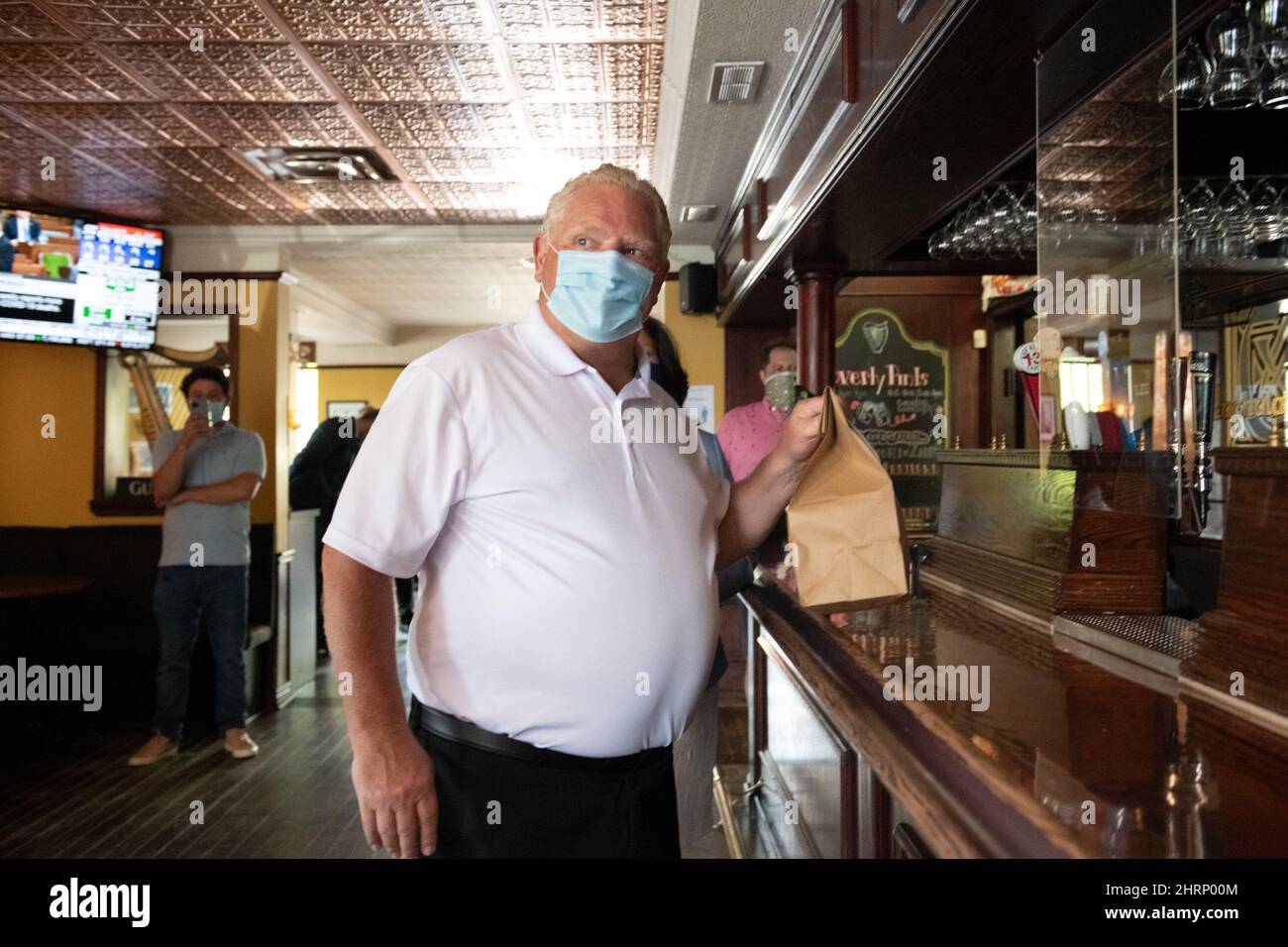 Ontario Premier Doug Ford visits Cuchulainn's Irish Pub in Mississauga ...