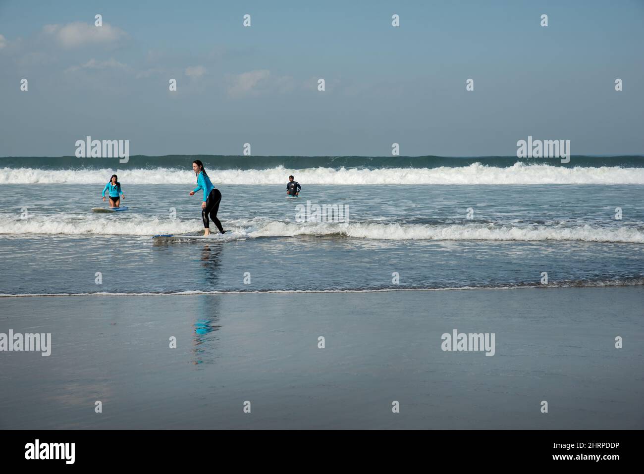 Beginners surf lesson hi-res stock photography and images - Alamy