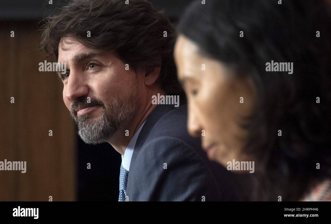 Prime Minister Justin Trudeau and Canada's Chief Public Health Officer ...