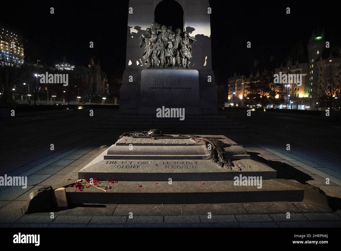 The Tomb of the Unknown Soldier and the National War Memorial are ...