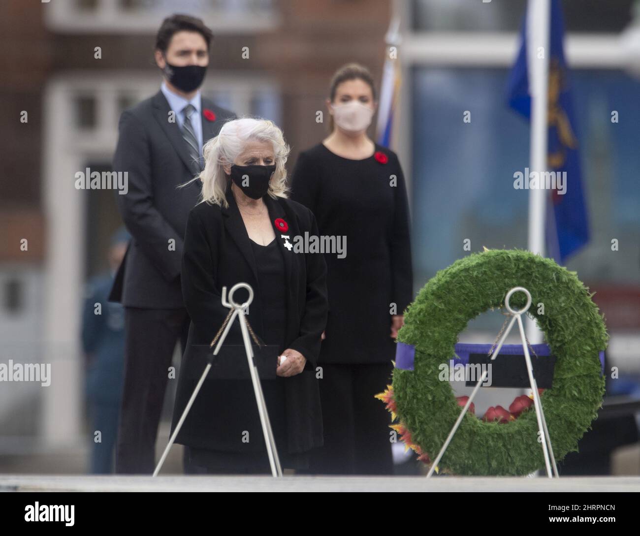 Silver Cross Mother Debbie Sullivan pauses after placing a wreath ...