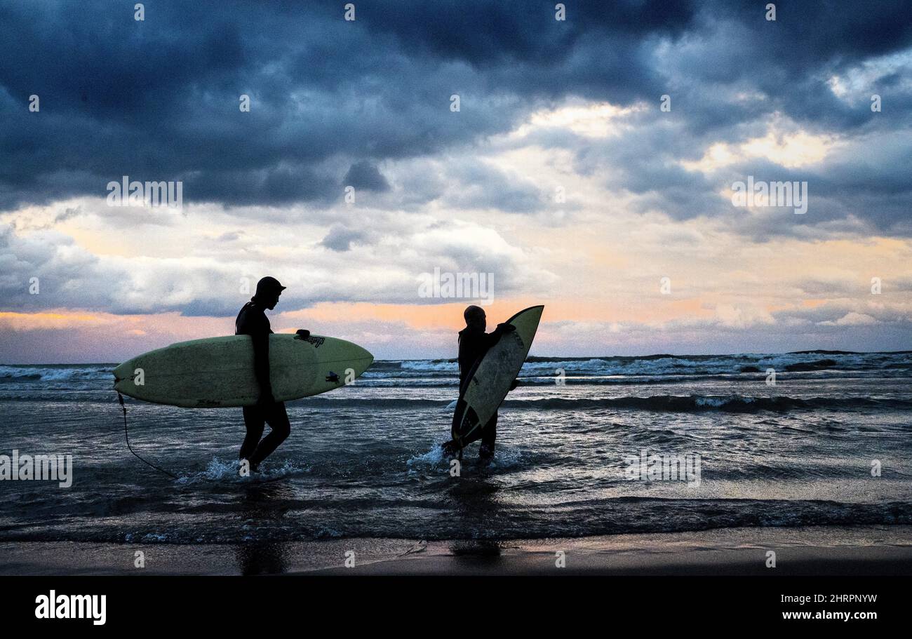 Surfers head out into Lake Ontario as extremely high winds hit in ...