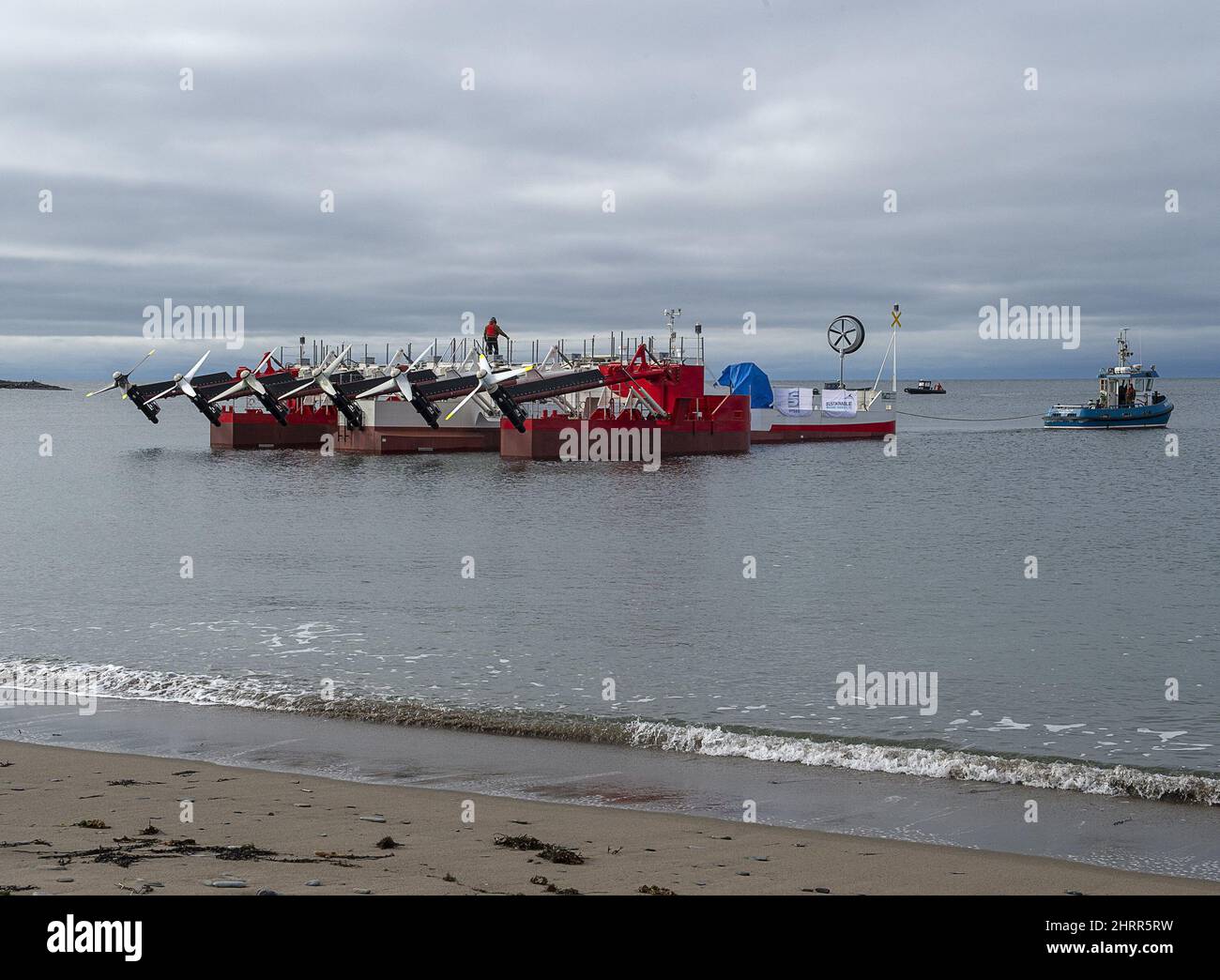 A large floating tidal energy platform with six underwater turbines ...