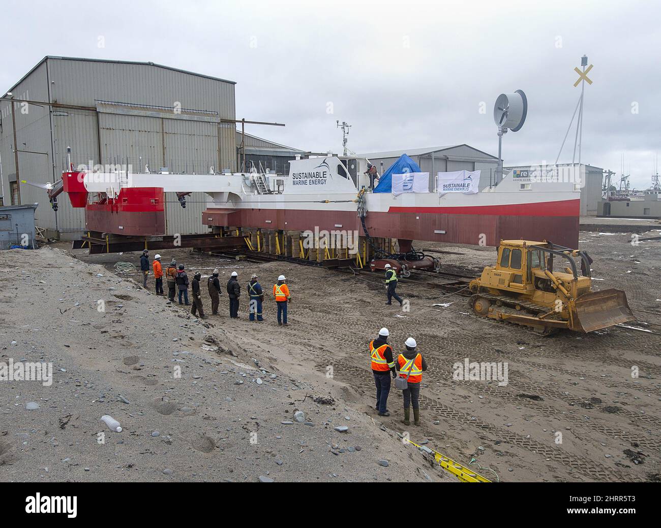 A large floating tidal energy platform with six underwater turbines ...