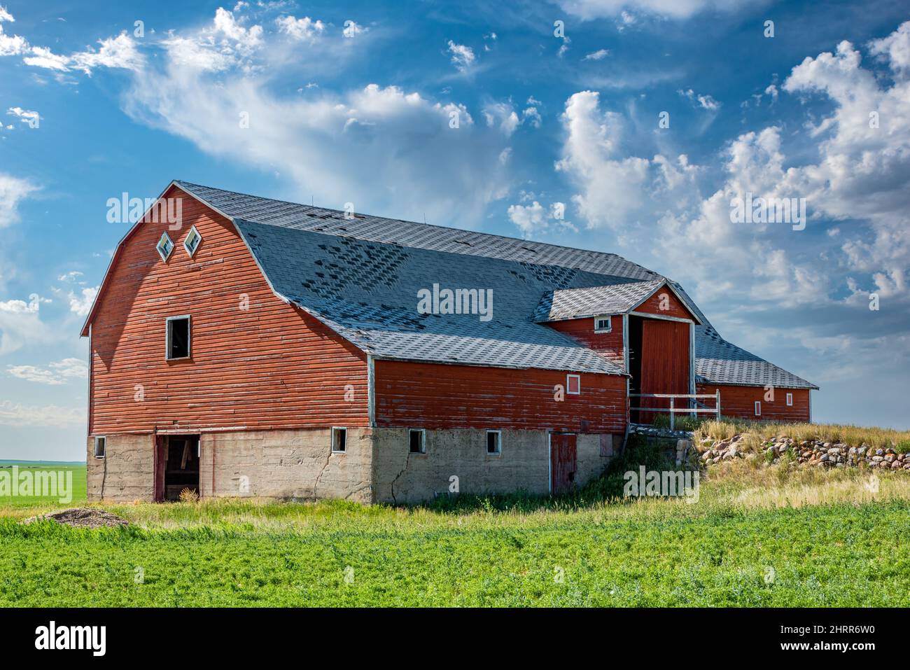 Barn building saskatchewan hi-res stock photography and images - Alamy